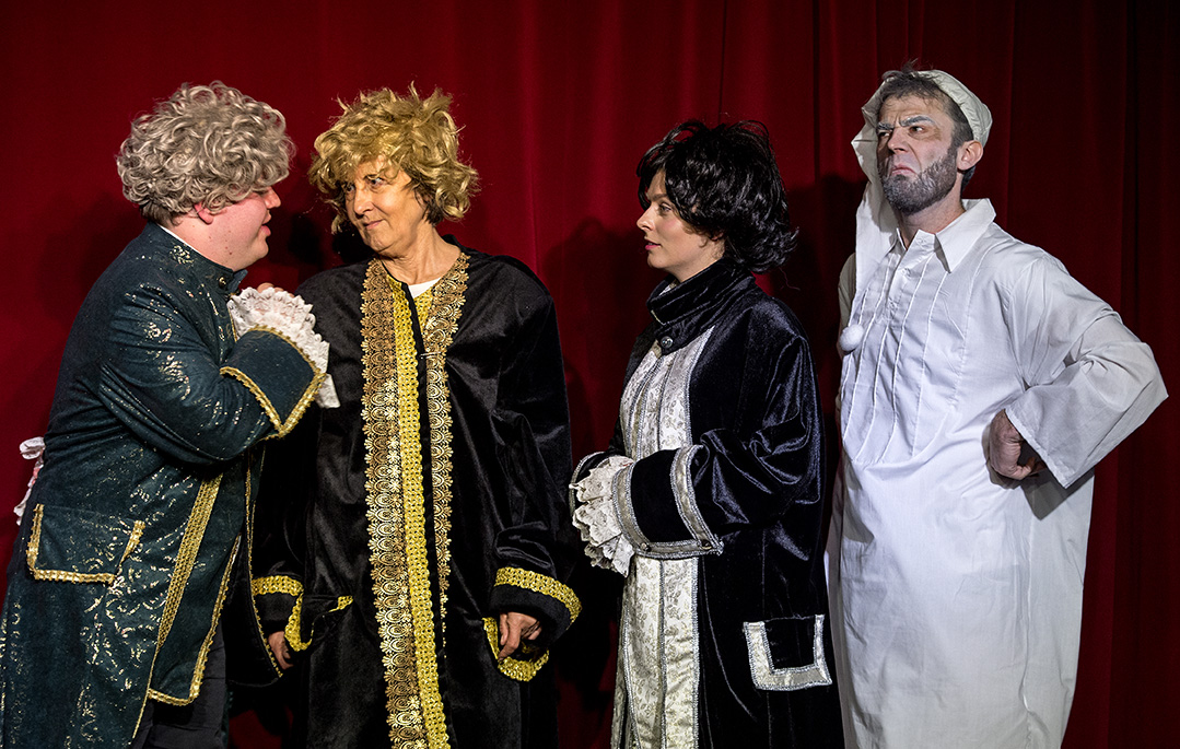 LEO Theater muss Spielplan nach Ausfällen verändern | Leo Theater