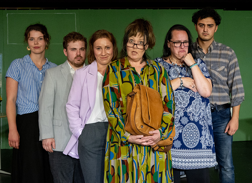 Frau Müller muss weg | Leo Theater